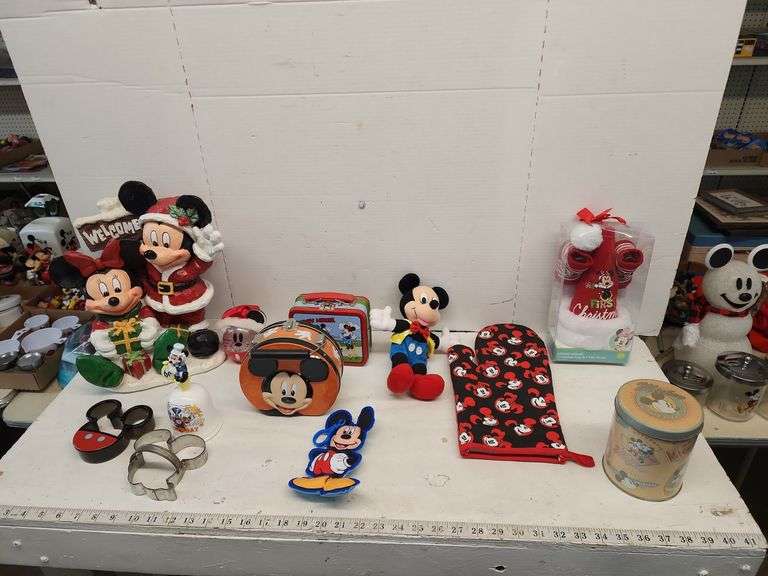 ASSORTED MICKEY MOUSE ITEMS - Isabell Auction