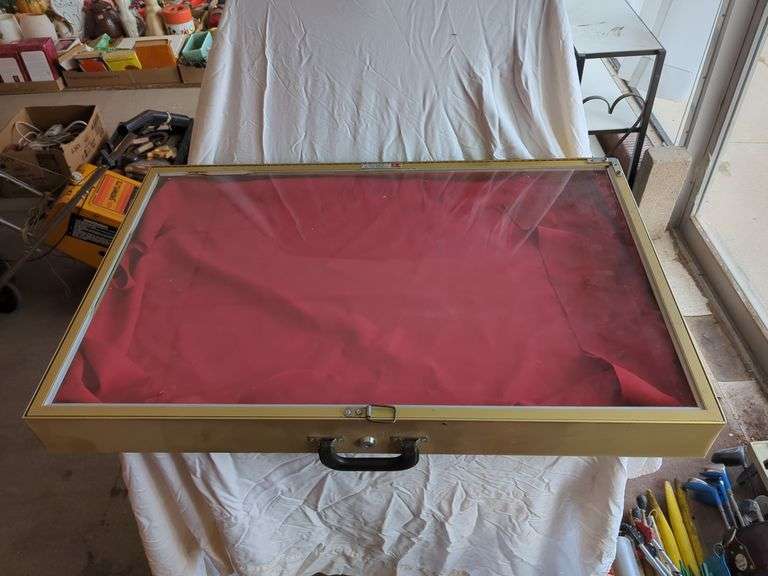TABLE TOP SHOWCASE (22" X 34") (NO KEYS...OPEN) - Isabell Auction