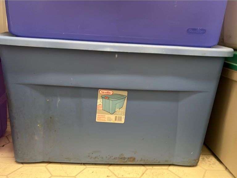 35 GALLON STERILITE TOTE WITH LID - Isabell Auction