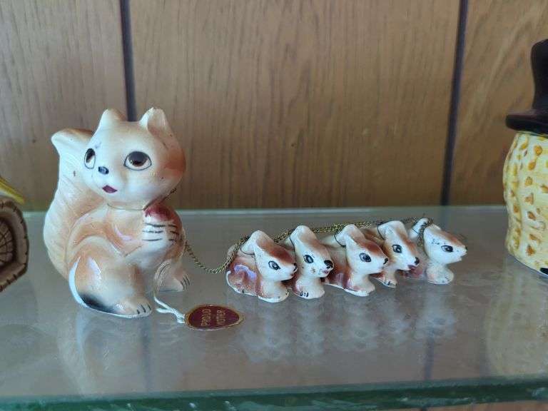 PROUD MOTHER SQUIRREL CHAIN FAMILY - Isabell Auction