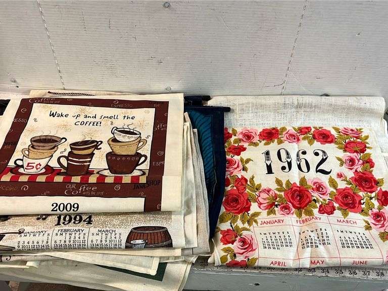 ASSORTED CLOTH CALENDARS - Isabell Auction