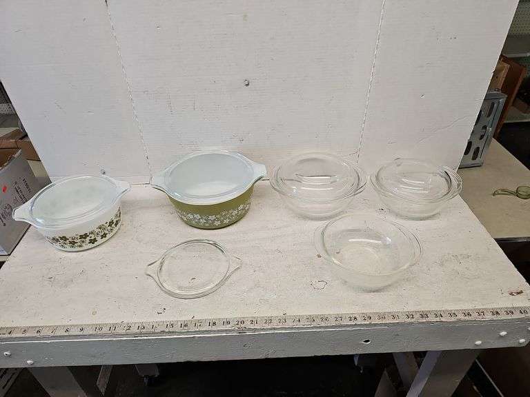ASSORTED COVERED PYREX DISHES - Isabell Auction