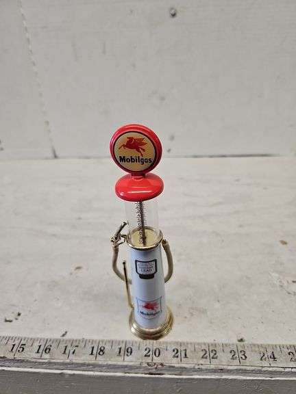 MINIATURE GAS PUMP - Isabell Auction