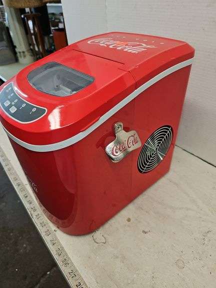 COCA-COLA ICE MAKER - Isabell Auction