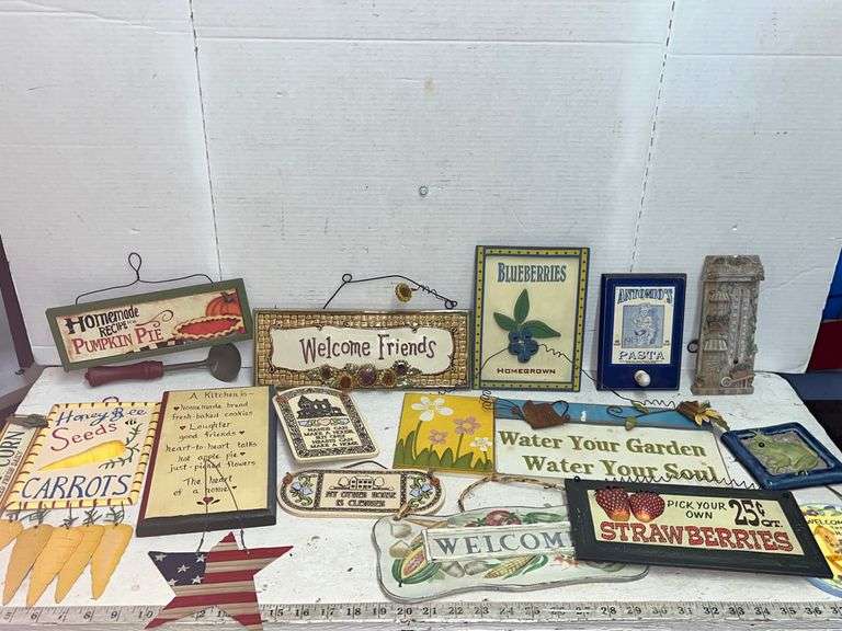 ASSORTED SIGNS - Isabell Auction