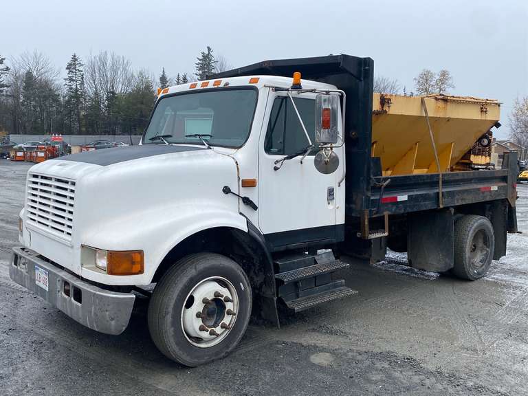 1994 International 4700 S/A Sand Truck - Jardine Auctioneers