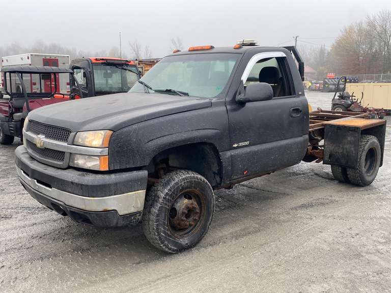 2003 Chevrolet Silverado 3500 Cab and Chassis 4x4 - Jardine Auctioneers