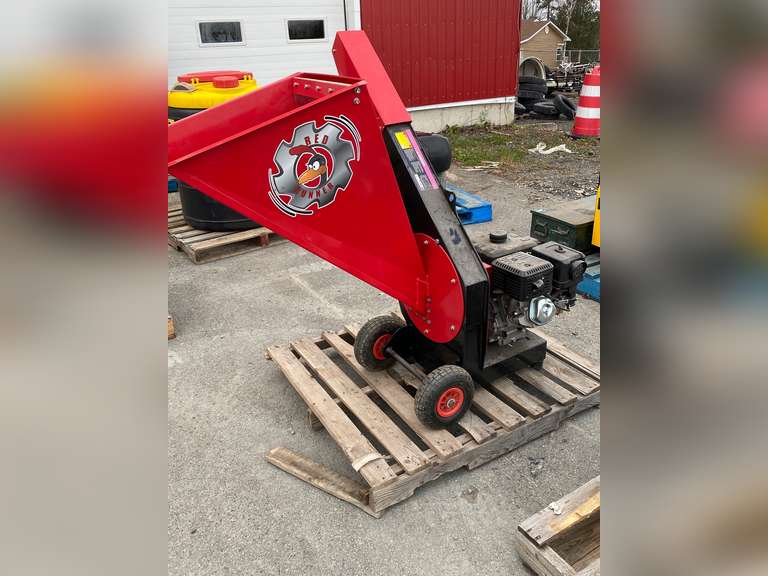 Red Runner Wood Chipper with Lifan 190F Engine- new - Jardine Auctioneers