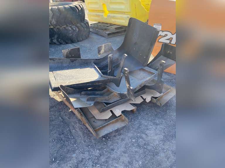 Qty of Assorted Loader Fenders - Jardine Auctioneers