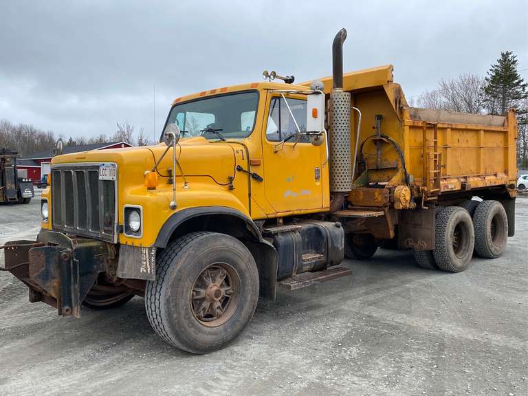 2002 International 2574 T/A Sand/Plow Truck - Jardine Auctioneers