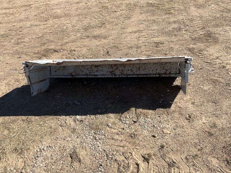 Tommy lift tailgate - J&J Auctioneers LLC