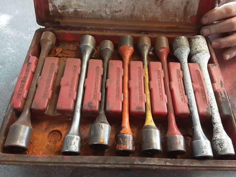 Qty 2 Lug Nut/Wheel Torque Socket Set - J&J Auctioneers LLC