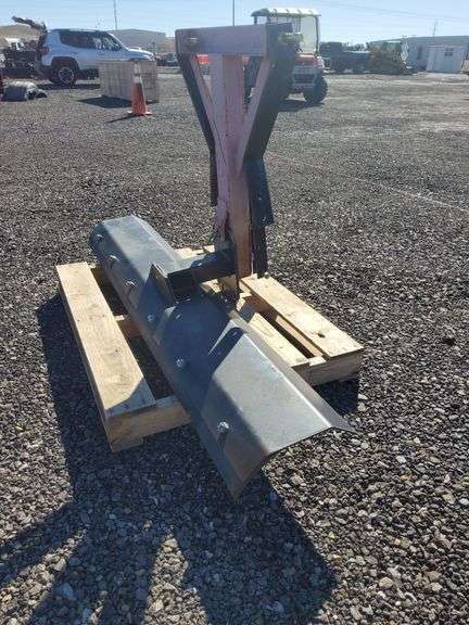 Mahindra 3 point angle blade - J&J Auctioneers LLC