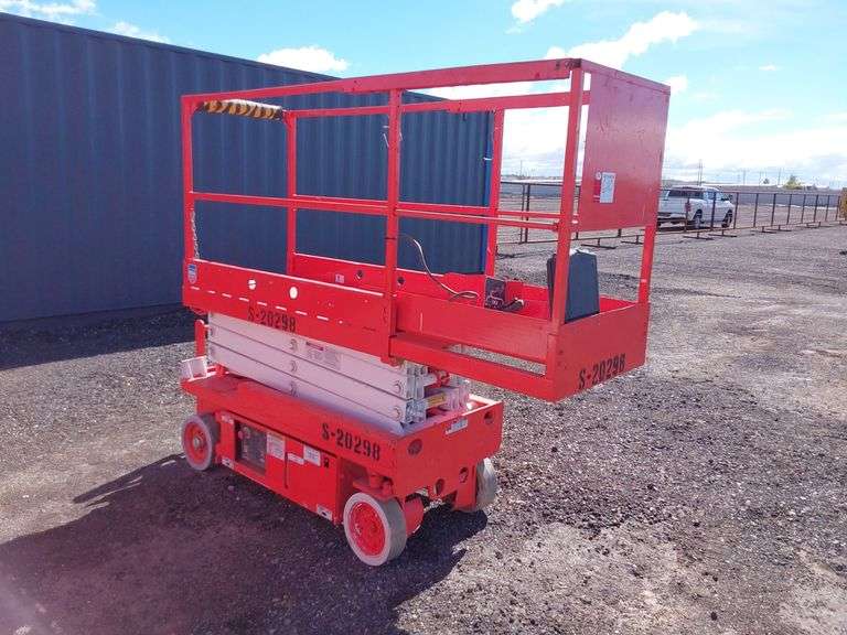 2005 Snorkel S1930 Scissor Lift - J&J Auctioneers LLC