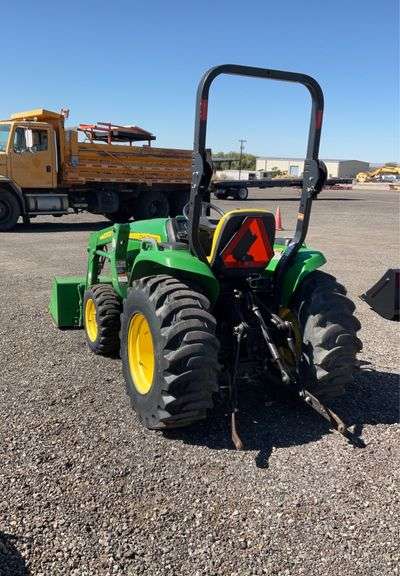 2016 John Deere 3032E 4X4 Diesel Tractor - J&J Auctioneers LLC