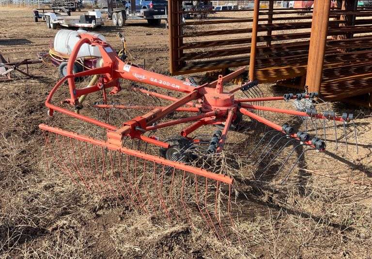 Kuhn GA 300 Gm 3pt Rotary Rake - J&J Auctioneers LLC