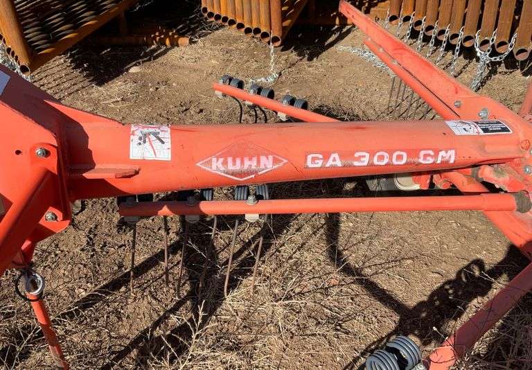 Kuhn GA 300 Gm 3pt Rotary Rake - J&J Auctioneers LLC
