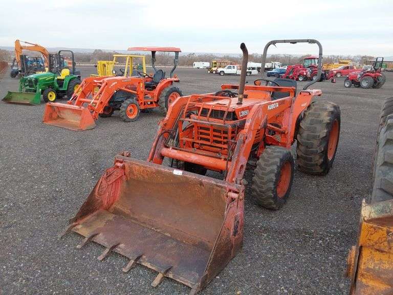 Kubota L3650 4X4 Diesel Tractor - J&J Auctioneers LLC