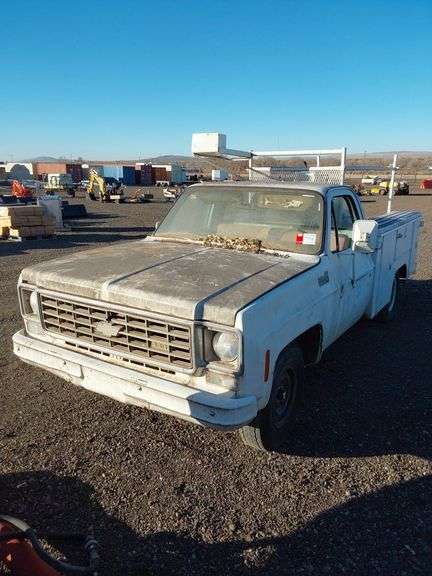 Inoperable 1975 Chevy C20 Utility Truck - J&J Auctioneers LLC