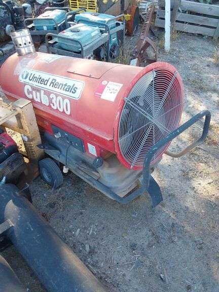 Cub 300 portable space heater - J&J Auctioneers LLC