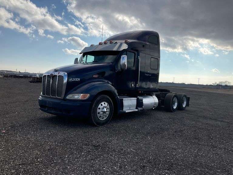 2004 Peterbilt 387 Truck Tractor - J&J Auctioneers LLC