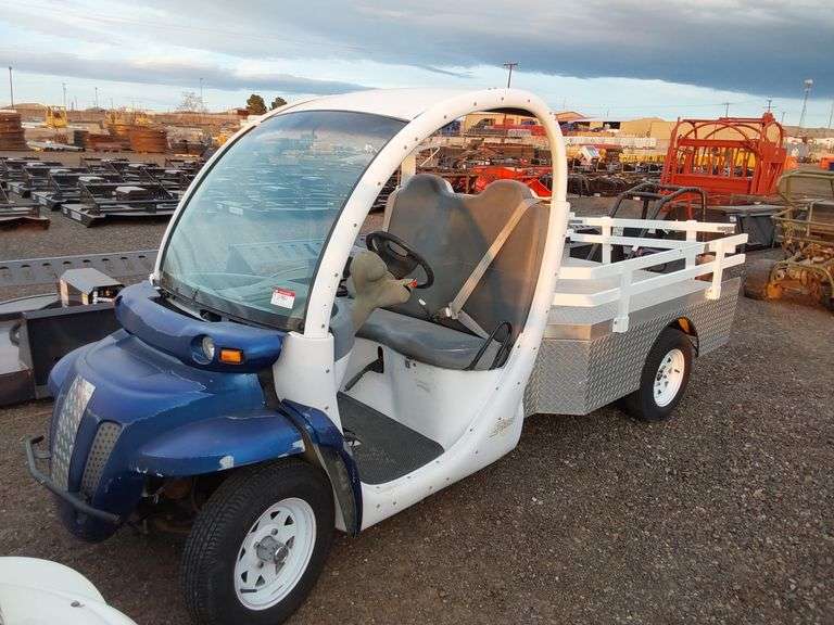 2000 Electric GEM Car - Inoperable - J&J Auctioneers LLC