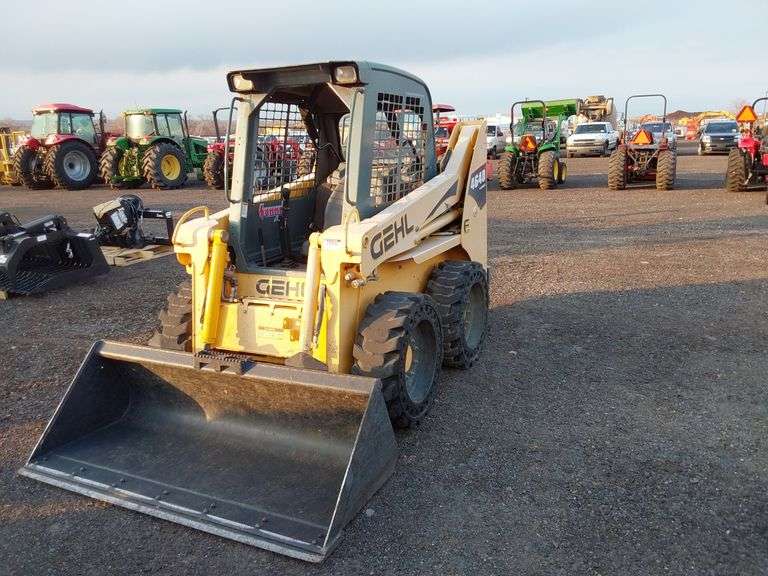 Gehl 4640 Skid Steer Loader - J&J Auctioneers LLC