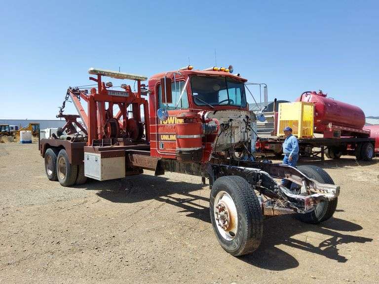 Inoperable Kenworth Wrecker Truck - J&J Auctioneers LLC