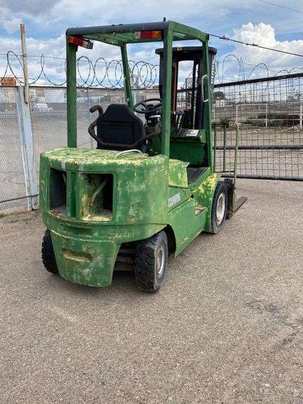 Inoperable- Clark CGP25 Warehouse Forklift - J&J Auctioneers LLC