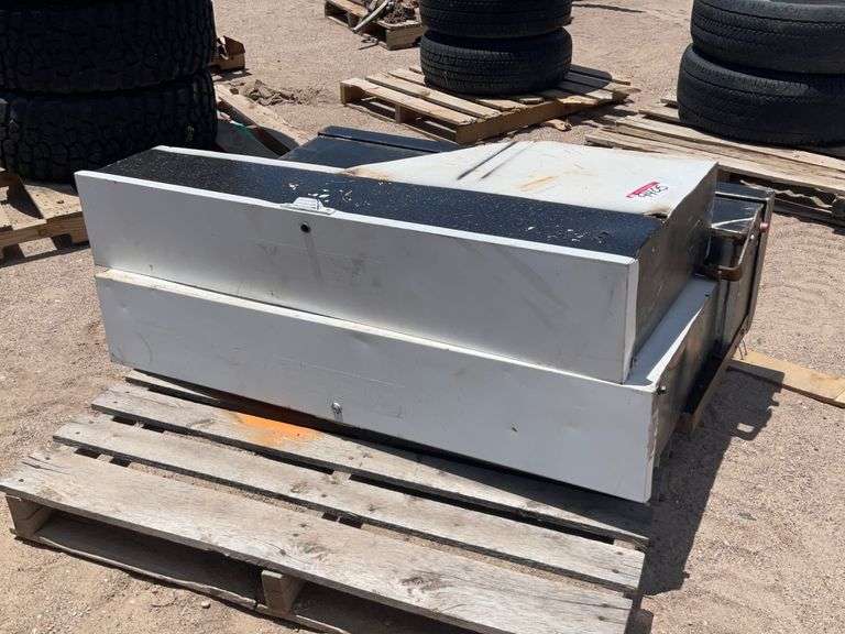 Qty 3 Over Fender Tool Boxes - J&J Auctioneers LLC