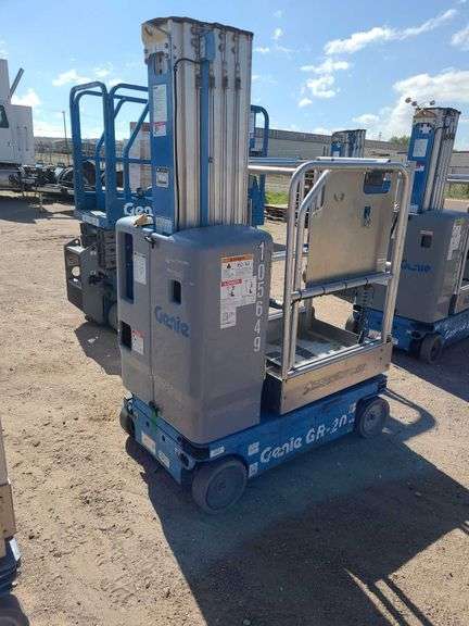 2012 Genie GR20 Elect. Personnel Lift - Albuquerque N.M. - J&J ...