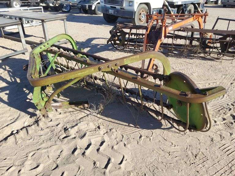 John Deere 350A Hay Rake - Albuquerque N.M - J&J Auctioneers LLC