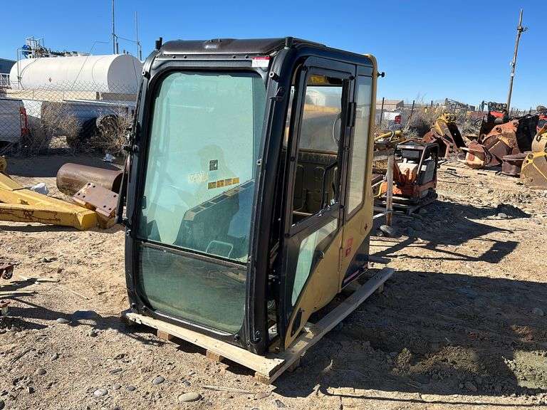 CAT Excavator Cab - Shiprock NM - J&J Auctioneers LLC