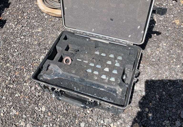 Vermeer Breakout Tong Tool Set - J&J Auctioneers LLC