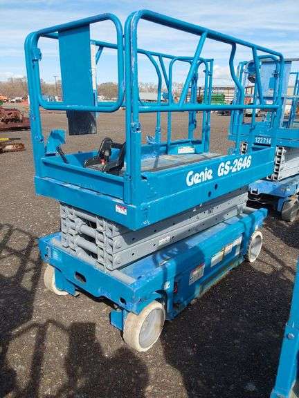2000 Genie GS2646 Scissor Lift - J&J Auctioneers LLC