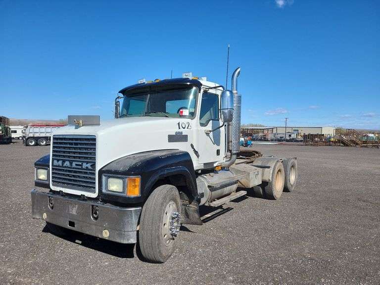 2006 Mack CH613 Truck Tractor - J&J Auctioneers LLC