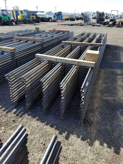 Qty 25 20ft x 48in 5 Bar Continuous Fence Panels - J&J Auctioneers LLC