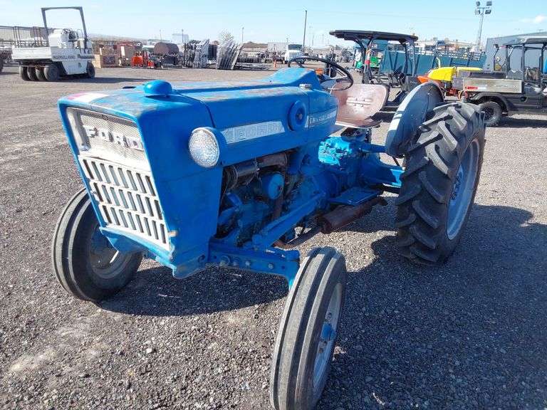 Ford 3000 Gas Tractor - J&J Auctioneers LLC
