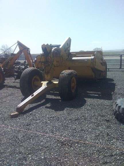 Cat Pull Scraper - J&J Auctioneers LLC