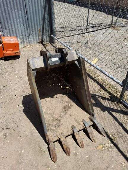 24" Gannon Bucket - J&J Auctioneers LLC