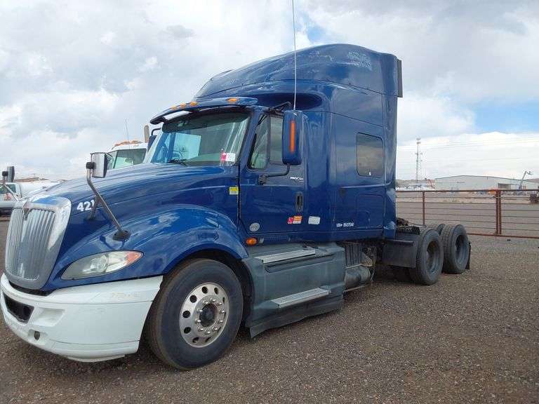 2011 International ProStar Premium Truck Tractor - - J&J Auctioneers LLC