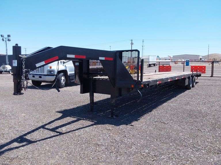 1997 40ft Big-Tex T/A Gooseneck Trailer - J&J Auctioneers LLC
