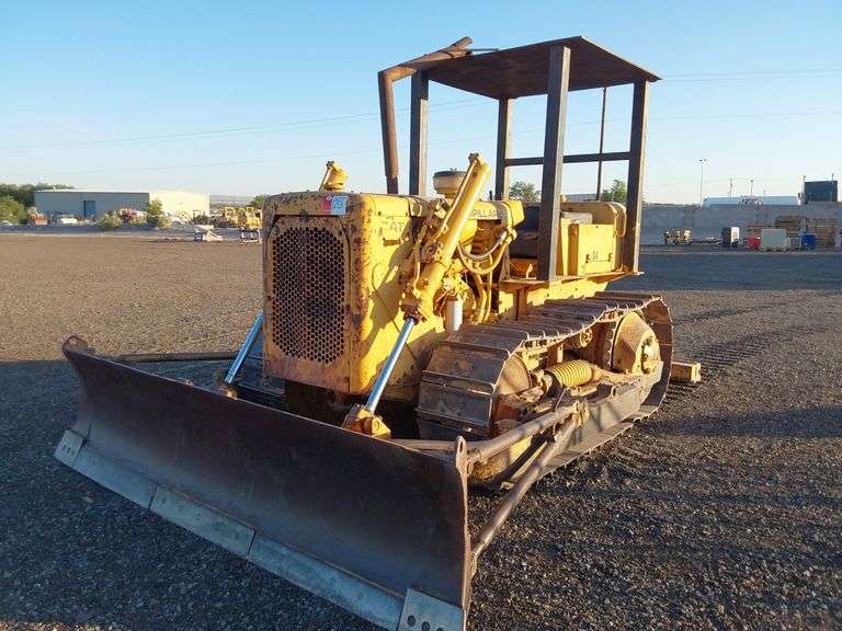 1972 Caterpillar D4 Dozer - J&J Auctioneers LLC