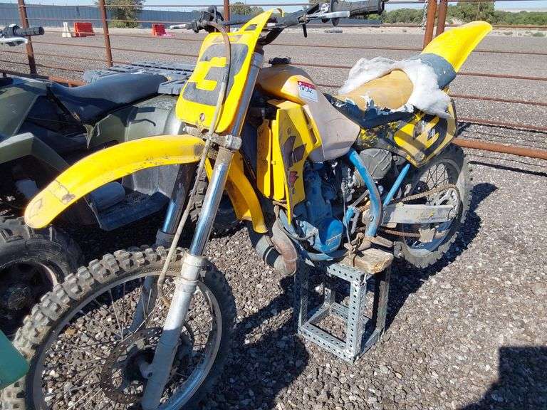 Inoperable Suzuki RN250 Dirt Bike - J&J Auctioneers LLC