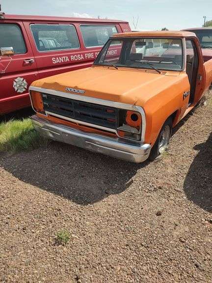 Inoperable 1990 Dodge D15 Pickup Santa Rosa NM - J&J Auctioneers LLC