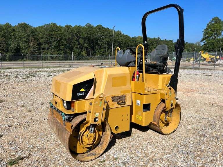 2011 Caterpillar CB24 Smooth Drum Vibratory Compactor Roller (626 Hours ...