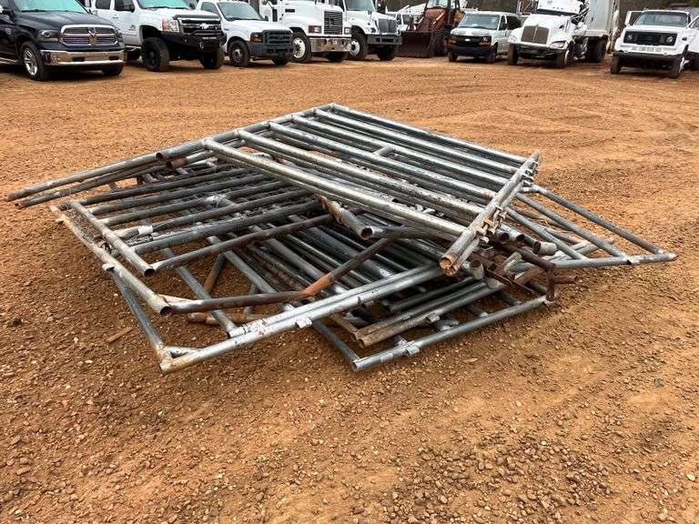 Cattle Round Pin (Sweep) w/Gates - JJ Merchant