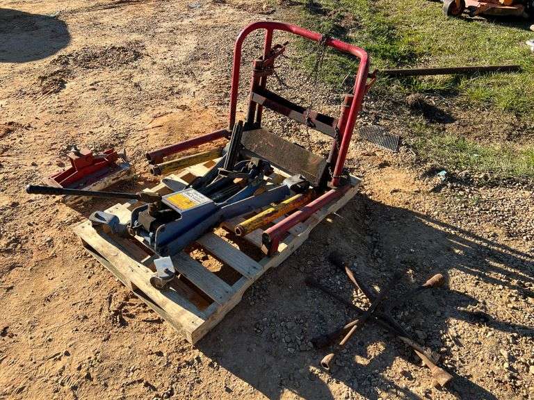 Pallet of Mechanical Jacks - JJ Merchant LLC