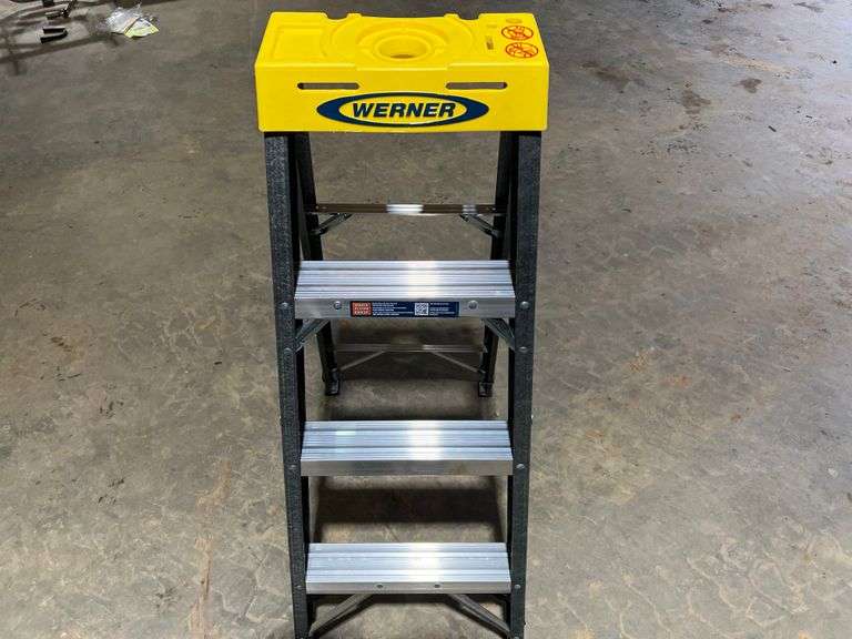 Werner 4’ Fiberglass Step Ladder - JJ Merchant