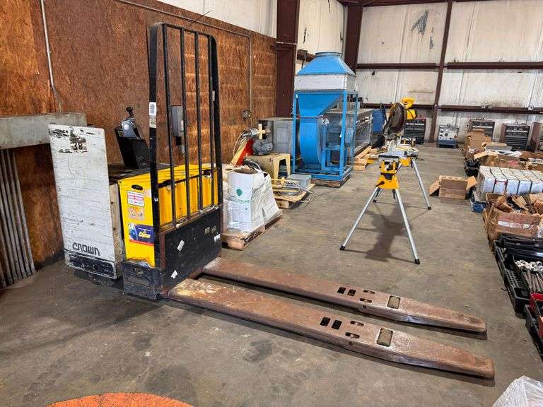 Crown PR 3000 Series Ride-On Pallet Jack Truck - JJ Merchant LLC